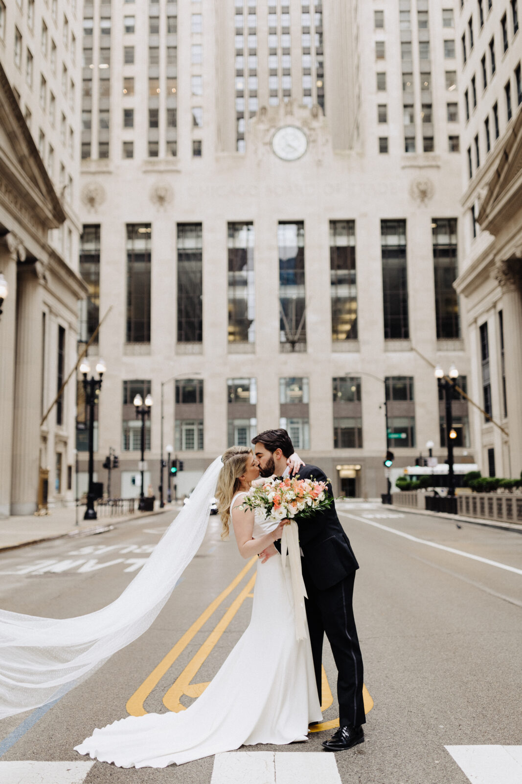 Downtown Chicago Luxury Wedding Day at The Rookery ...