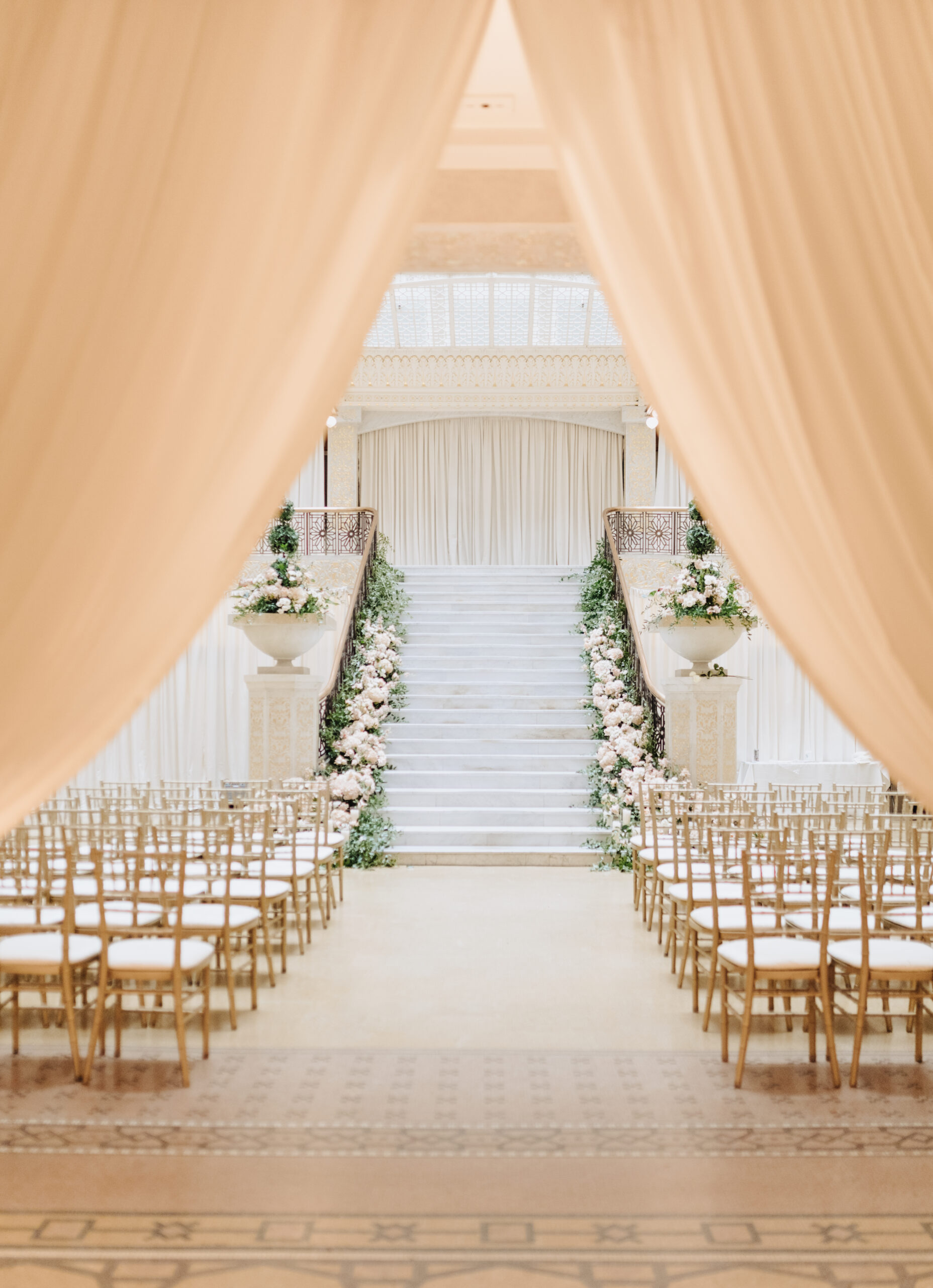 Downtown Chicago Luxury Wedding Day at The Rookery ...